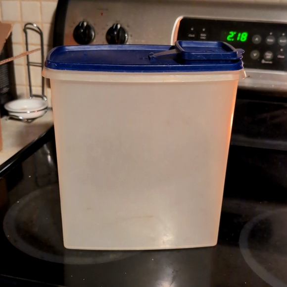 Kitchen | Large Tupperware Cereal Storage Container With Blue Lid ...
